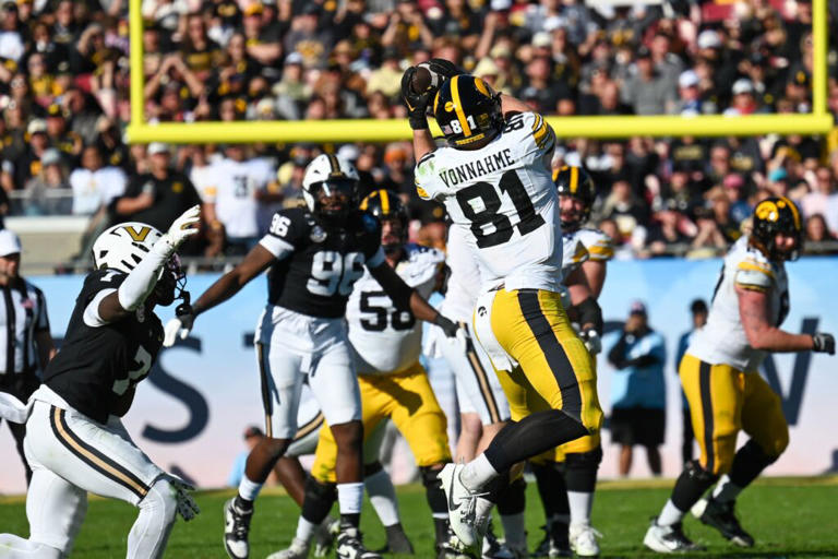 Photo gallery: Iowa football vs Vanderbilt
