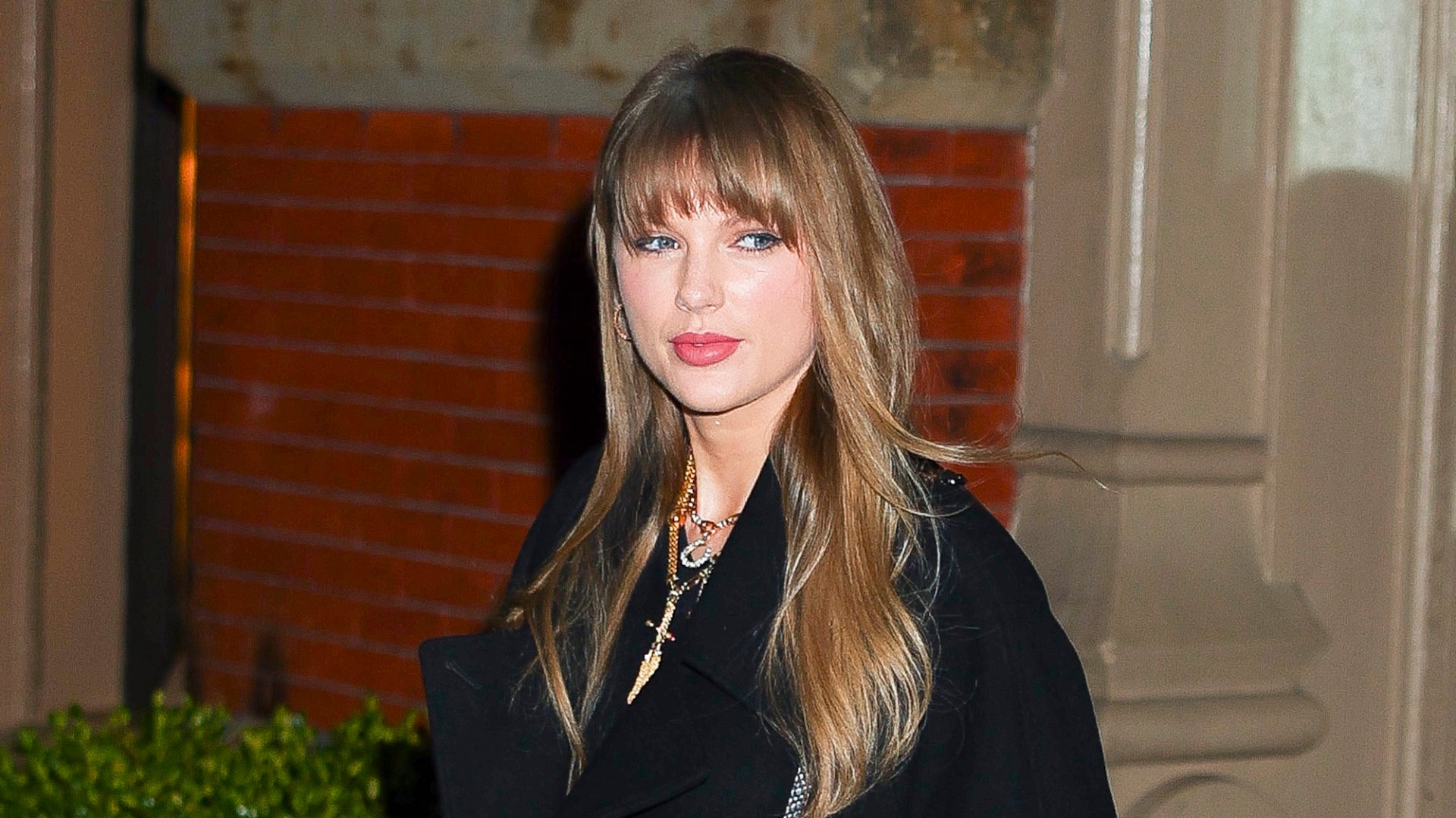 Taylor Swift's fave bag is a quilted crossbody - get the $21 lookalike