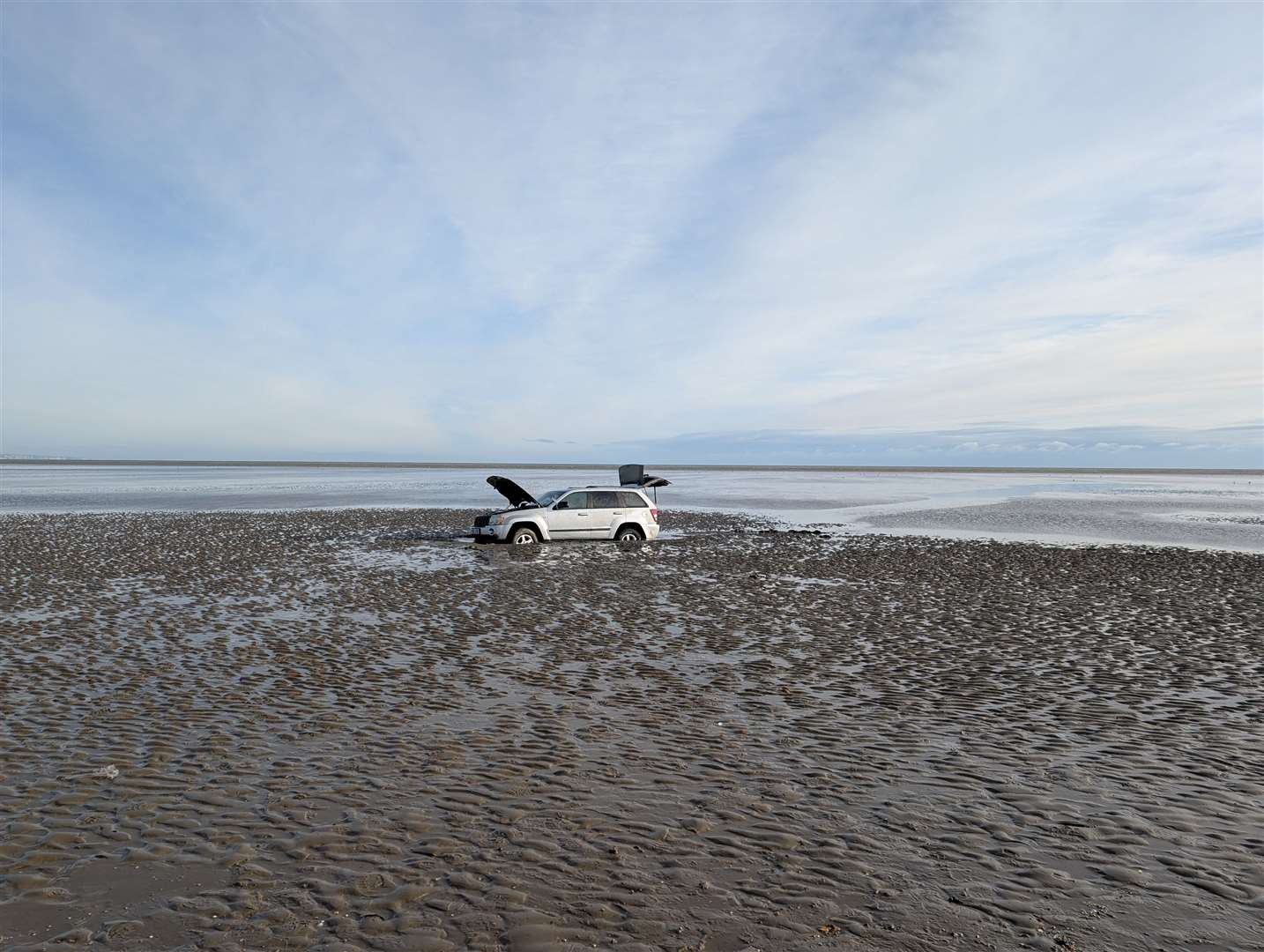 Jeep left abandoned at Greatstone beach, Romney Marsh as coastguard called