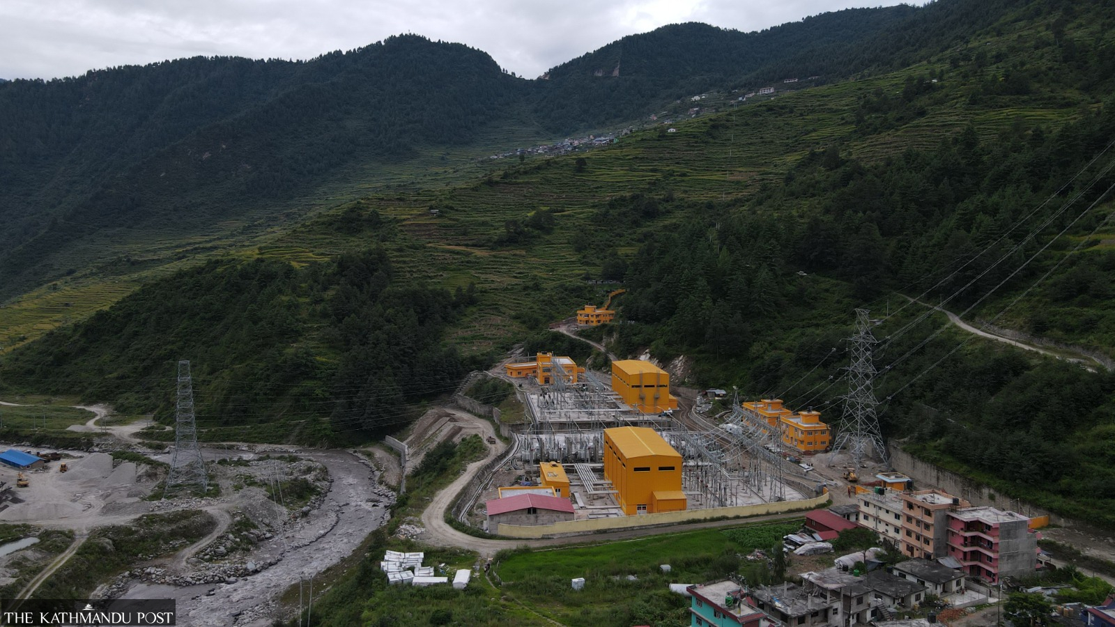 Central bank sees signs recovery, but private sector still wary