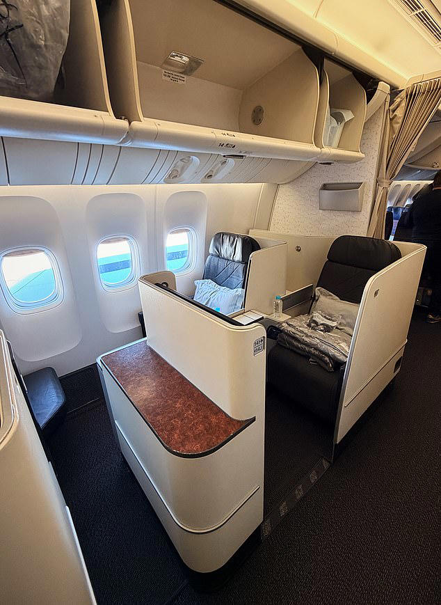 Inside a business class flight from London to Seoul - wiith beds over ...