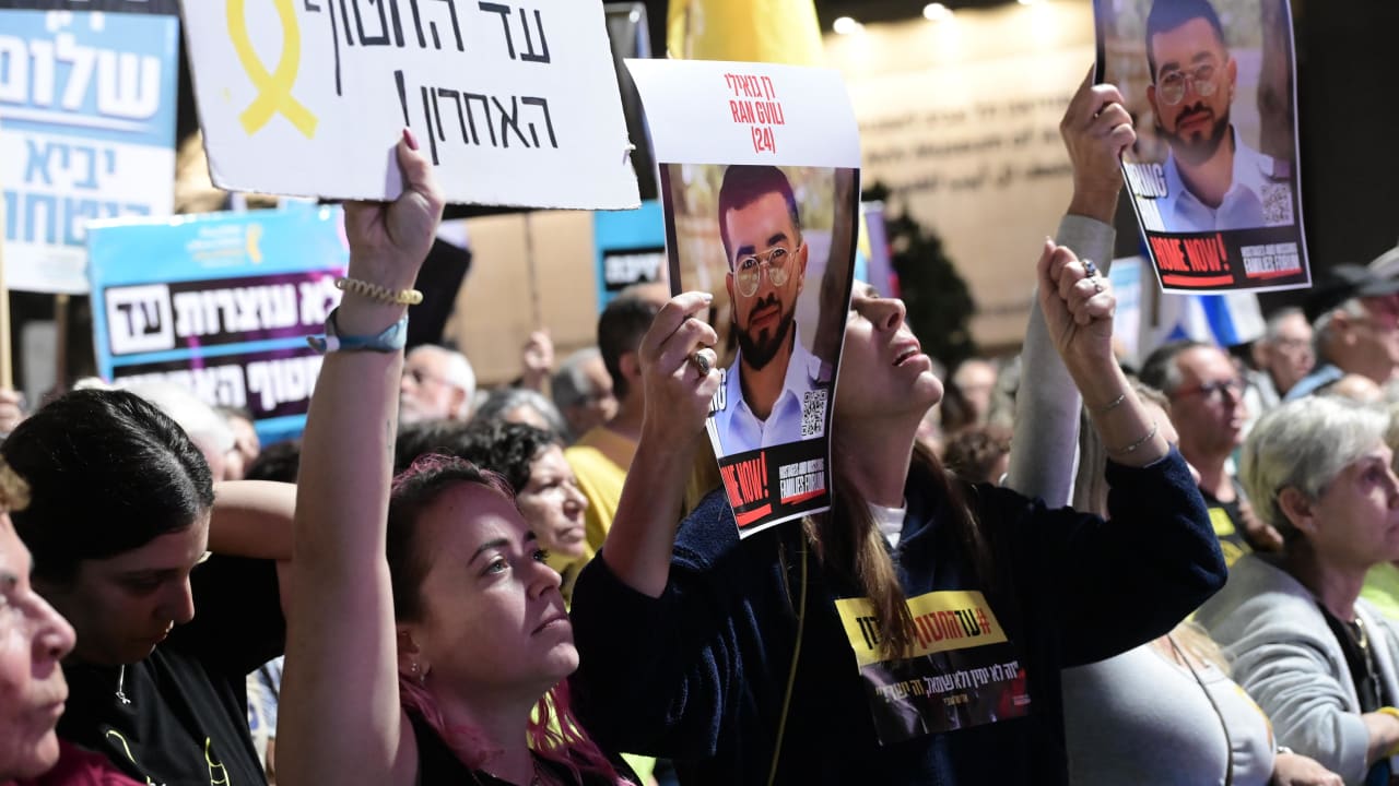 Pro-Palestinian protesters harrass parents of deceased hostage Ran ...