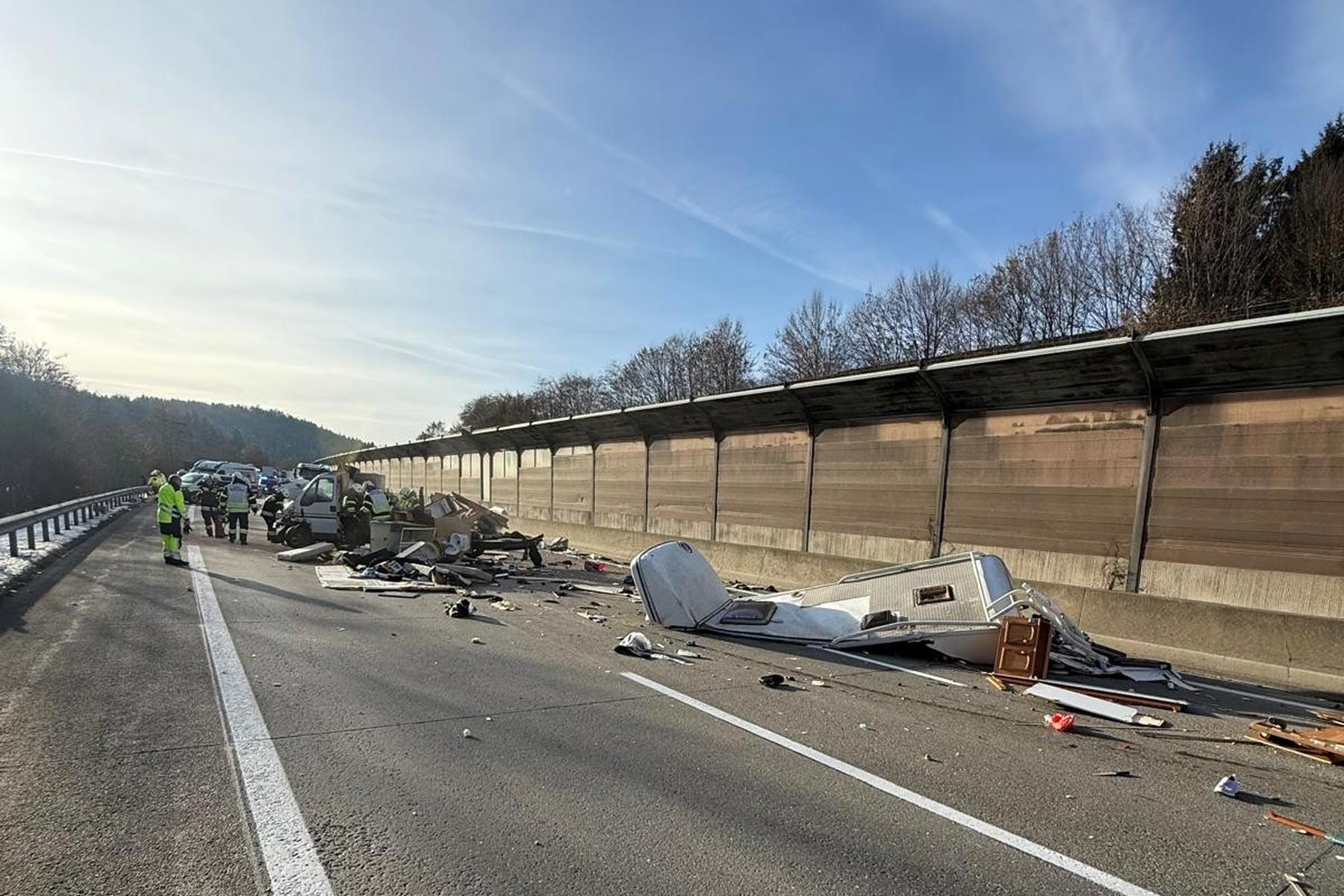 Elegantes Unfall A2 Bei Gutersloh Fotos