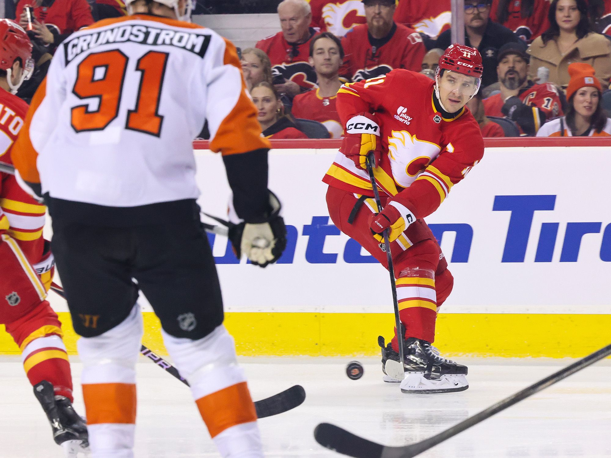 Three takeaways as Flames ring in new year at .500 with win over Flyers