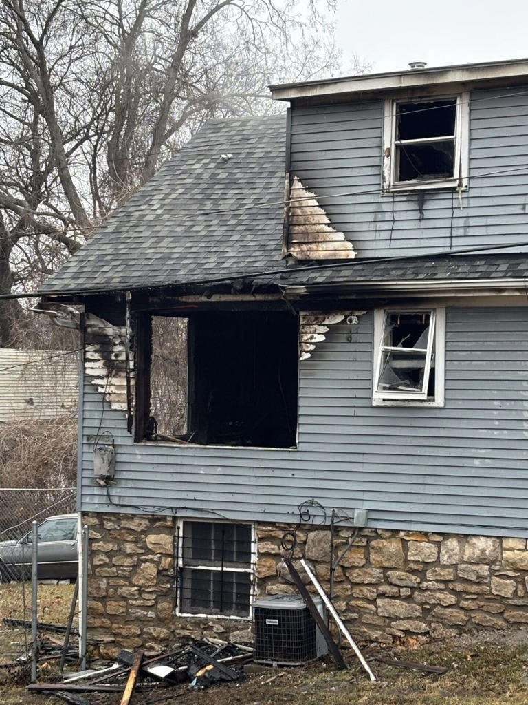 Body of elderly man found inside 2-story house fire in Kansas City