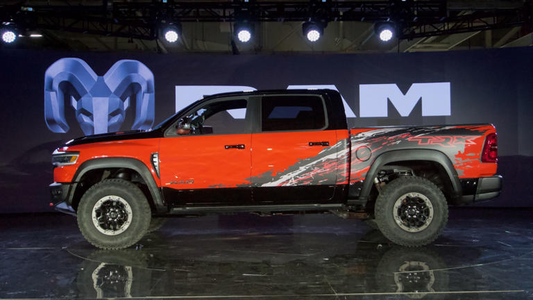 Ram dévoile les prix du tout nouveau 1500 TRX SRT 2027 au Canada
