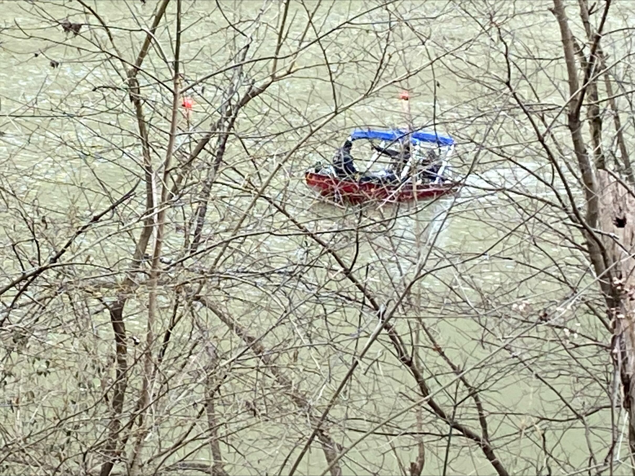 Emergency crews search Kentucky River for missing person