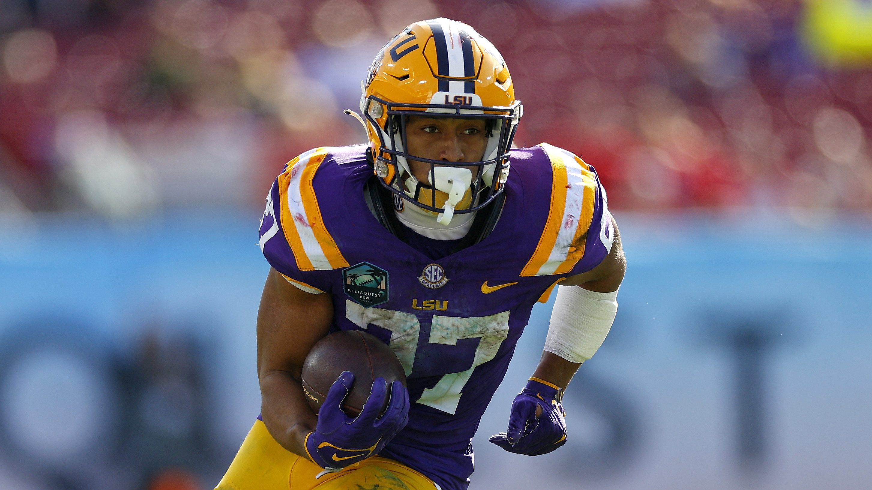 Bucs bring back rookie RB following drug suspension