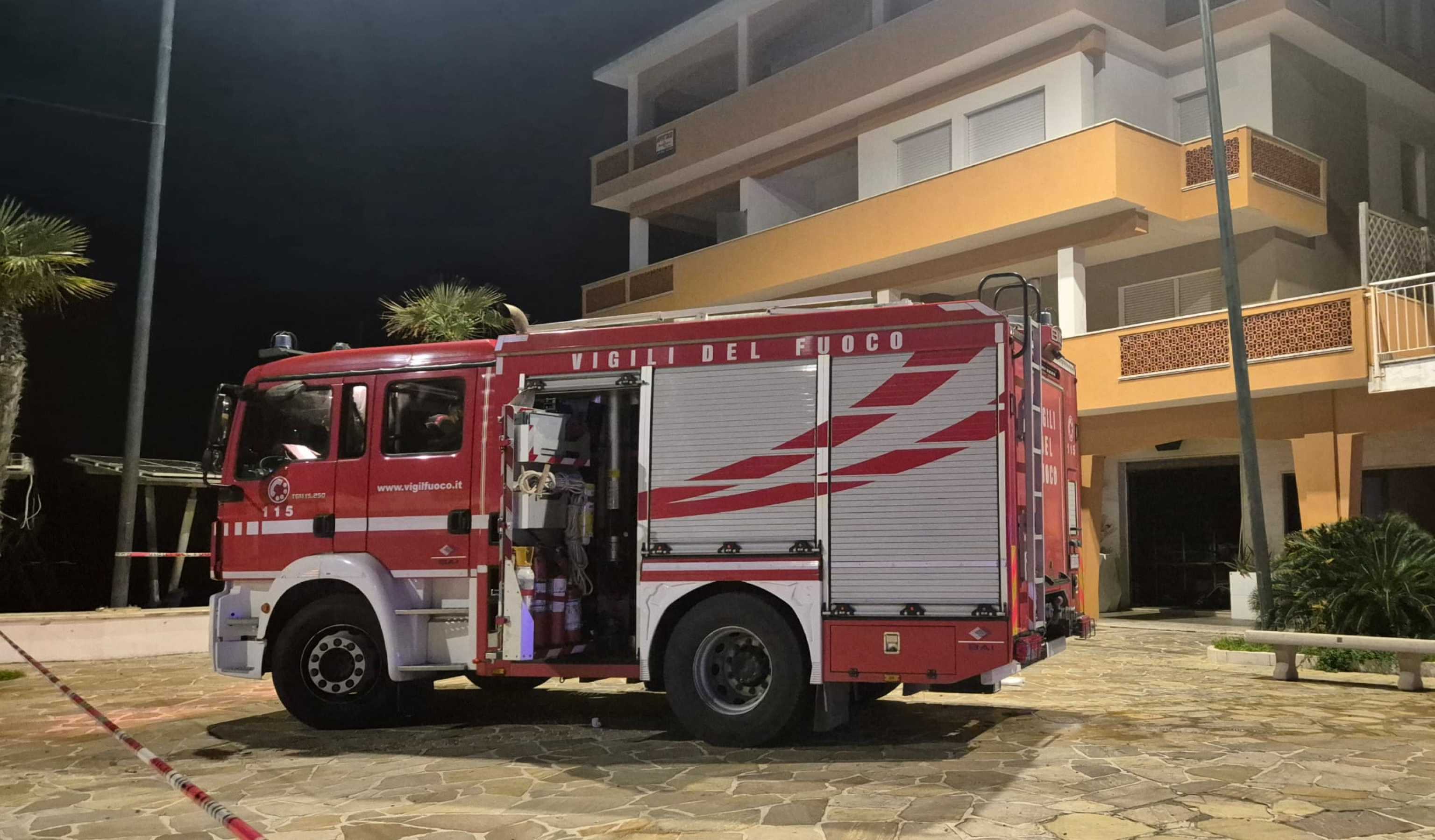 Incendio in una pizzeria nella piazzetta di Marcelli, indagini in corso