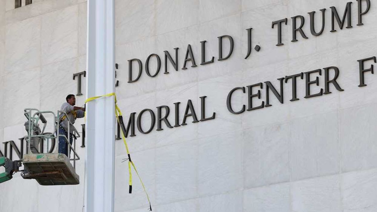 Trump allies are looting the Kennedy Center: senator