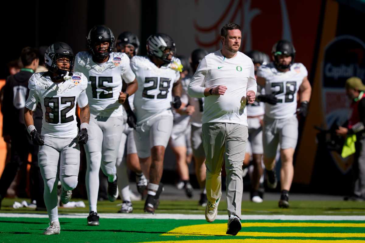 Oregon's College Football Playoff uniforms are immediately criticized