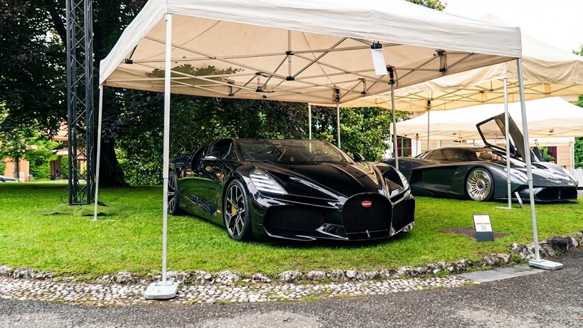 Is this €5,000,000 Bugatti not rainproof?