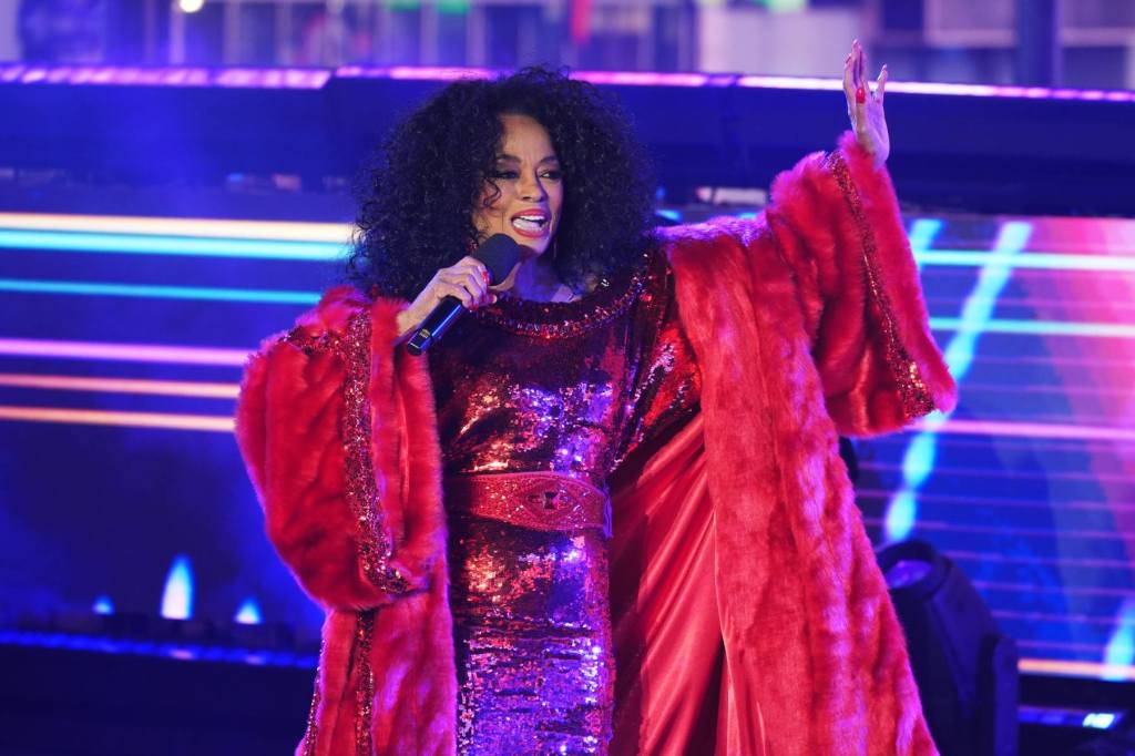 Diana Ross gives a supreme send off to 2025 on "New Year's Rockin' Eve"