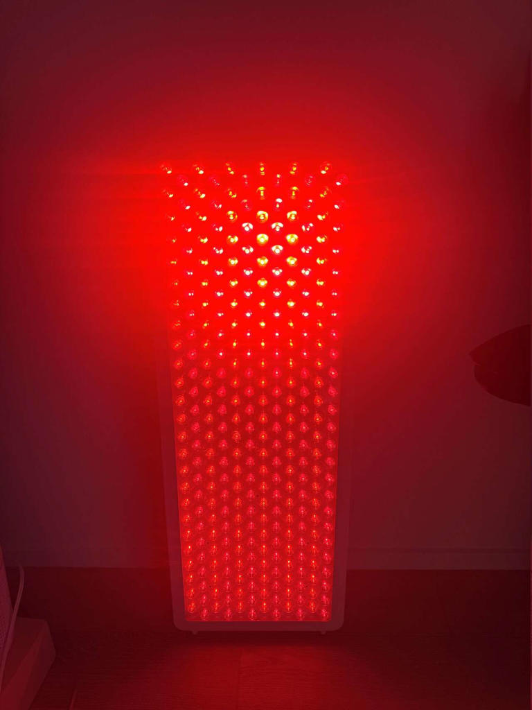 BestQool Pro300 red light therapy panel review: Built for daily use