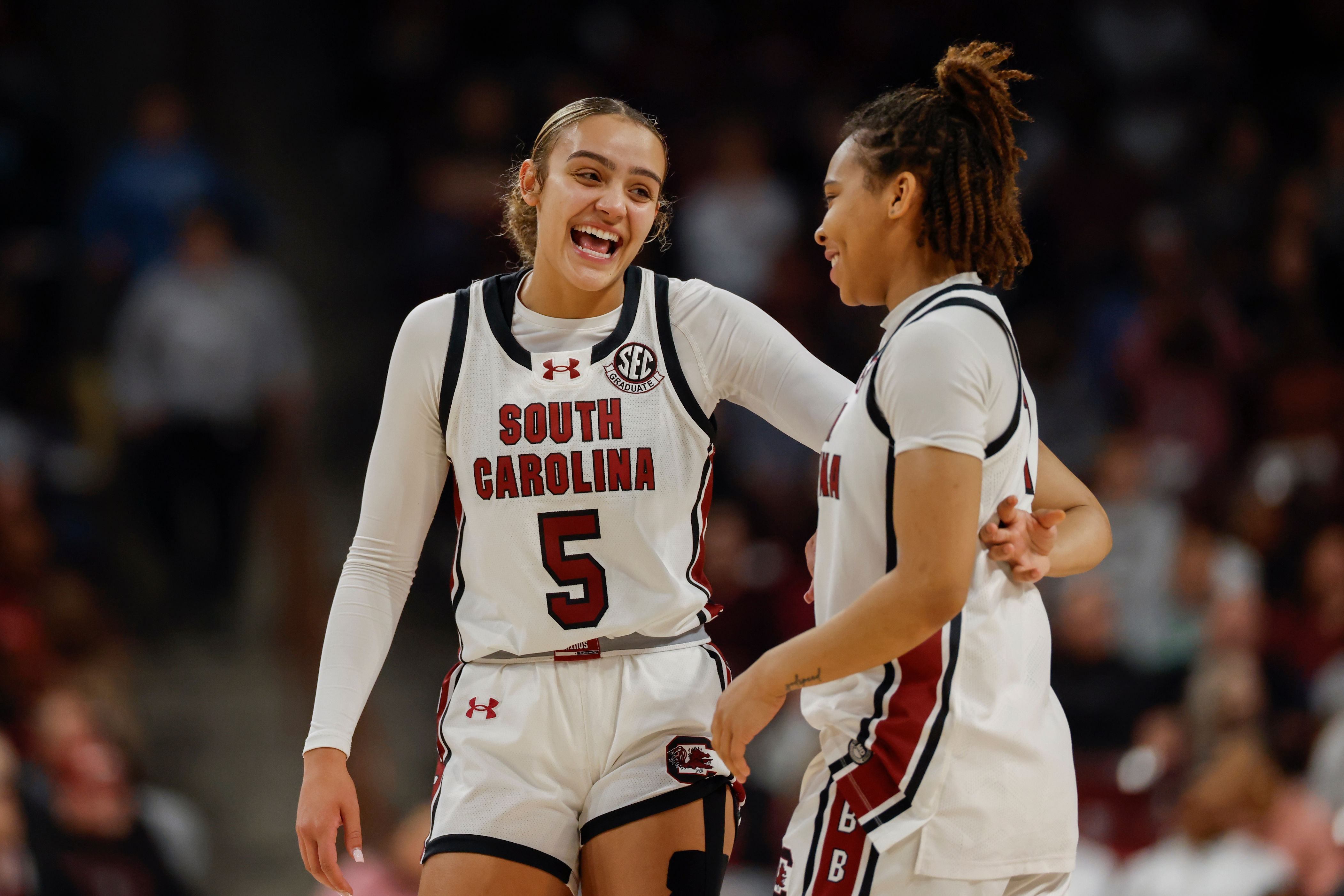 Edwards leads way with 25 as No. 3 South Carolina wins 24th straight ...
