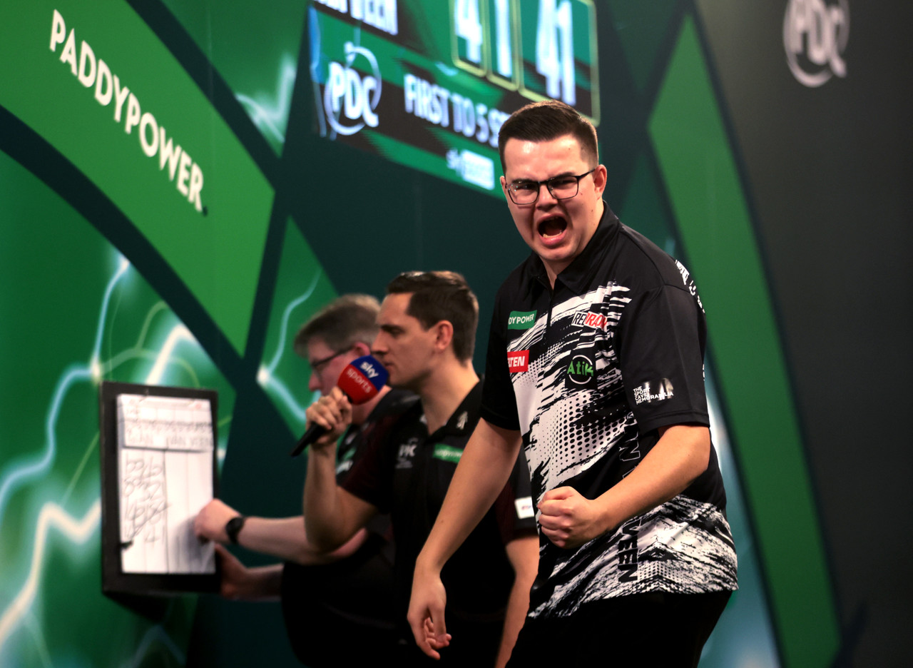 Darter van Veen voor het eerst in carrière naar halve finale WK