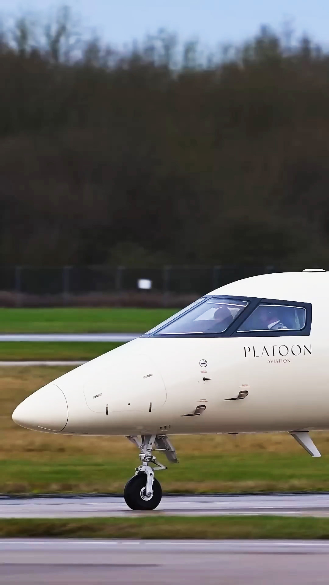 Luxury private jet faces unexpected takeoff delay