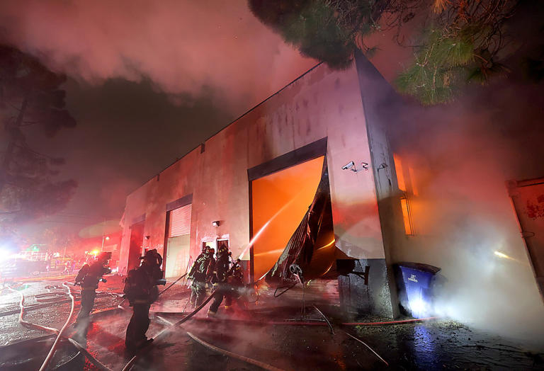 Firefighters contain large structure fire in Westside Santa Cruz