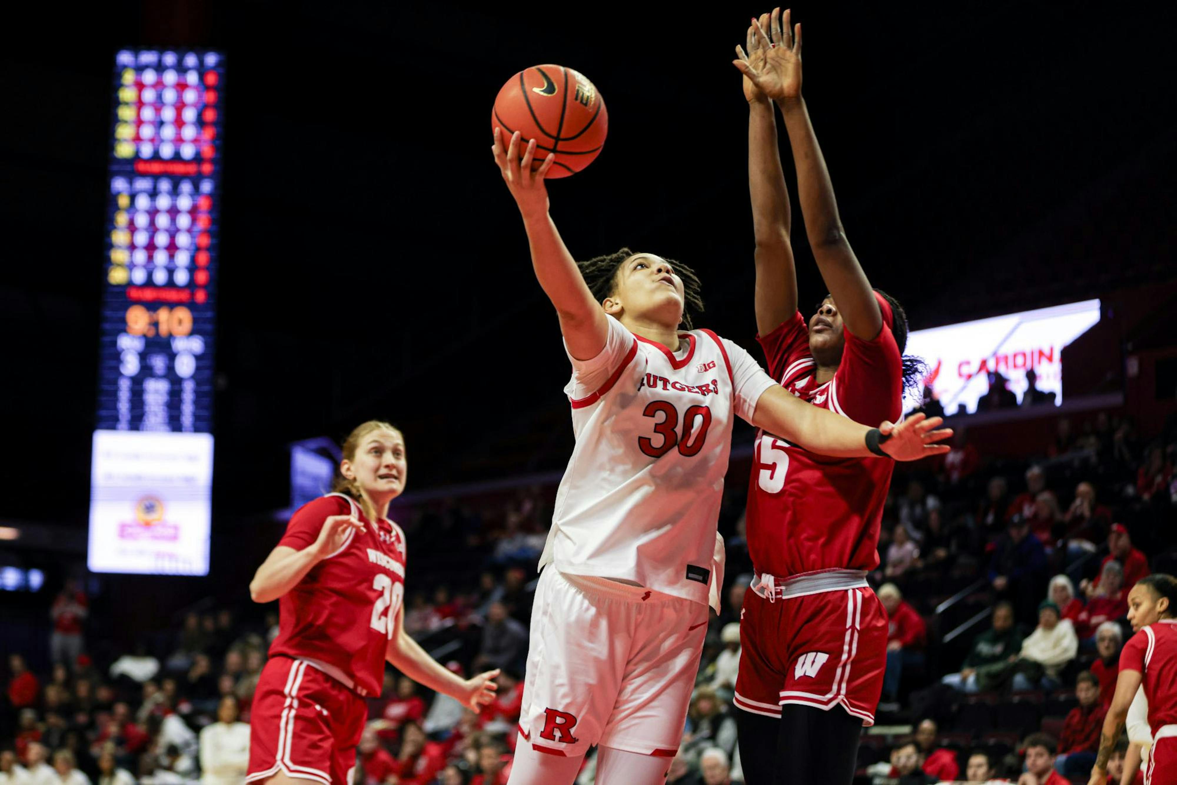 Women's basketball narrowly falls to Wisconsin, 70-63