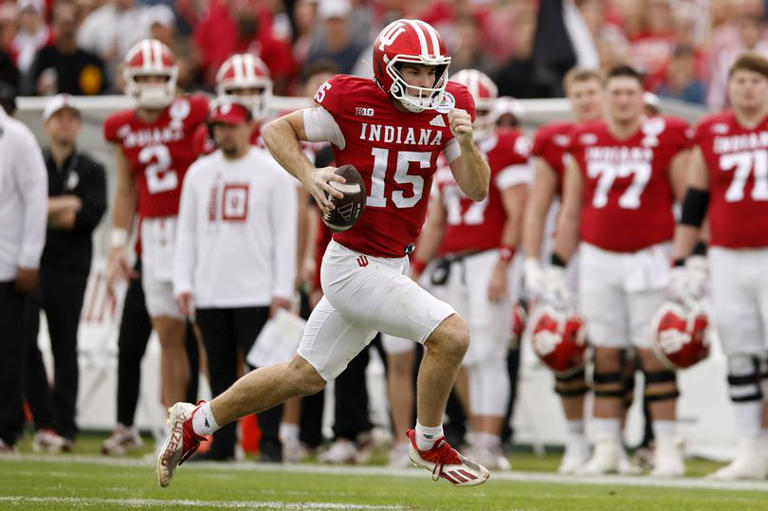 Indiana dealt unfair Rose Bowl disadvantage early vs Alabama as fans ...