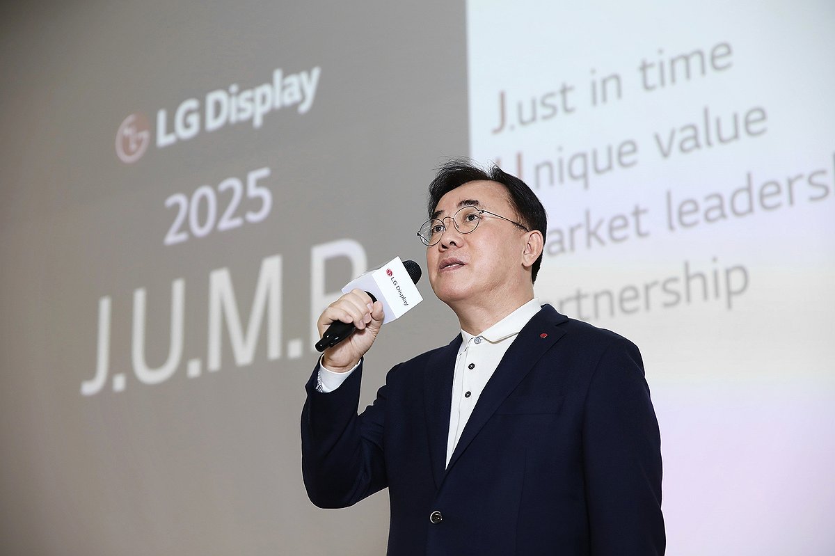 LG Display CEO vows to speed up AI transformation in production in 2026