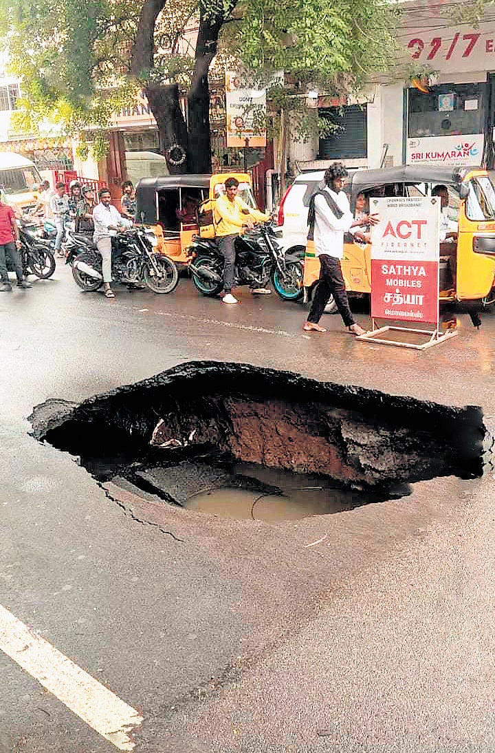 Sinkhole on busy RK Mutt Road in Mylapore hits traffic for hours