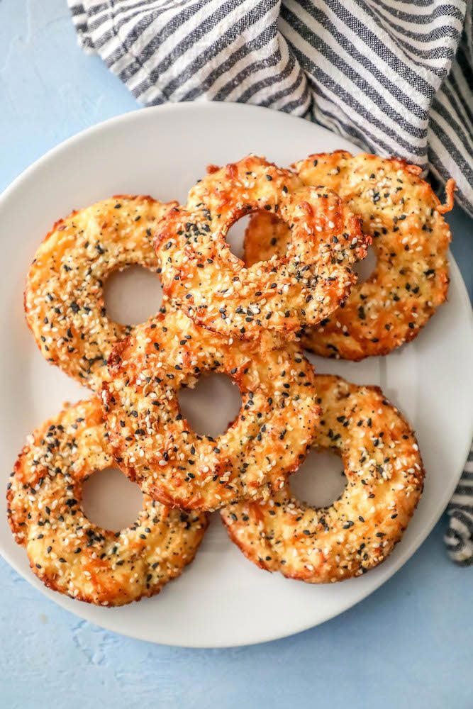 Easy everything low carb bagel