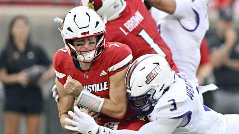 College football player who went viral announces return to CFP team