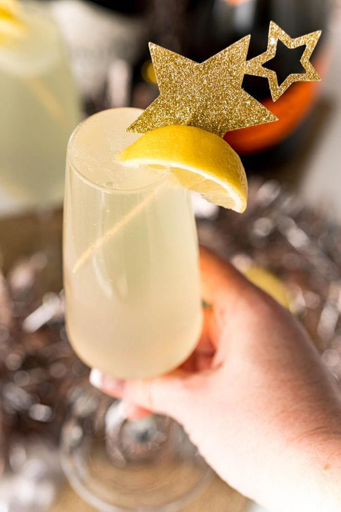 Easy champagne fizz cocktail