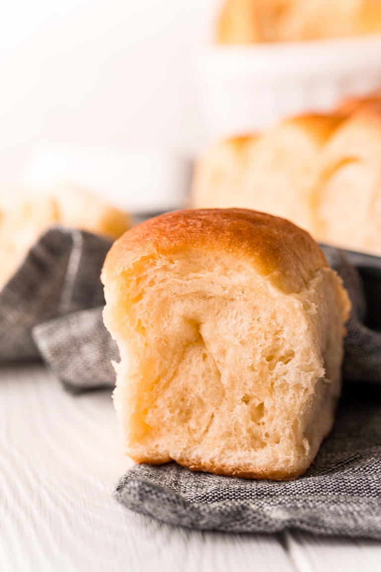 The best easy buttery soft dinner rolls recipe