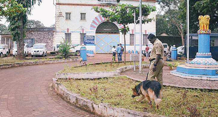 Viral video that shows mobile phones being thrown into Hindalga Central ...