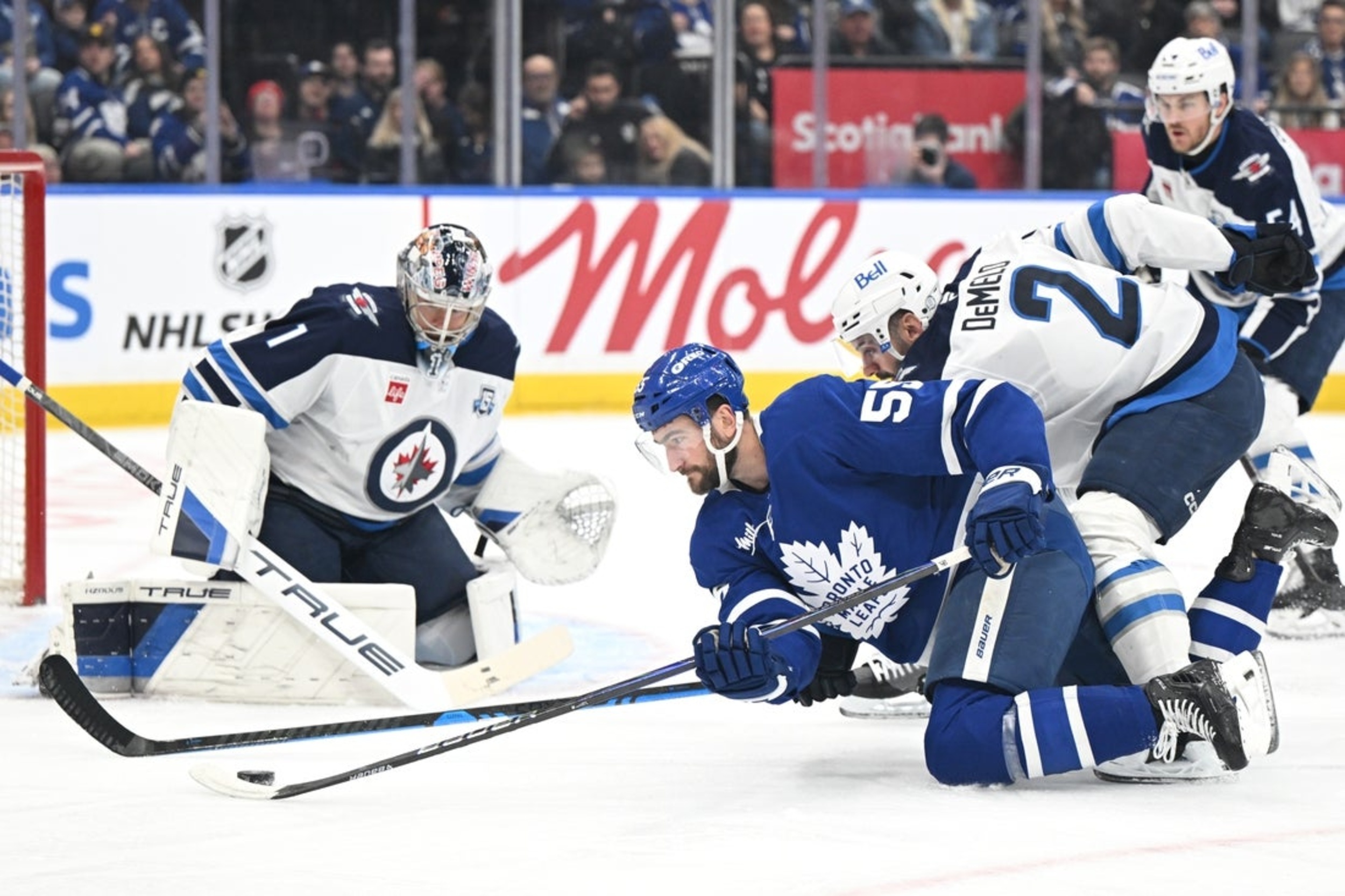 Auston Matthews' hat trick sparks Leafs' comeback vs. Jets