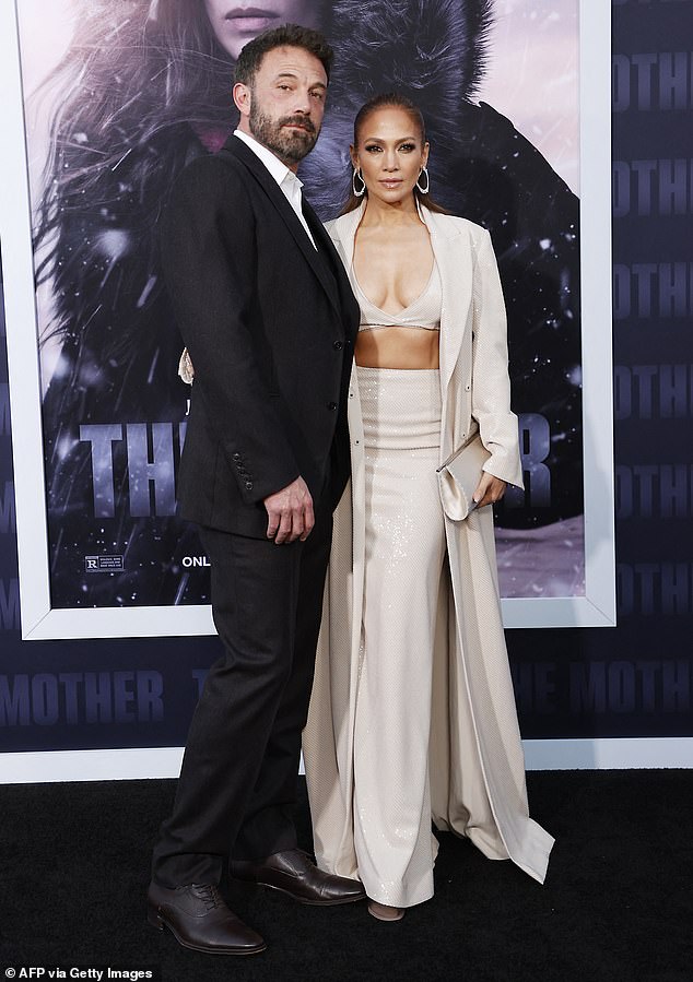 Jennifer Lopez embraces twins Max and Emme onstage after subtle swipe ...