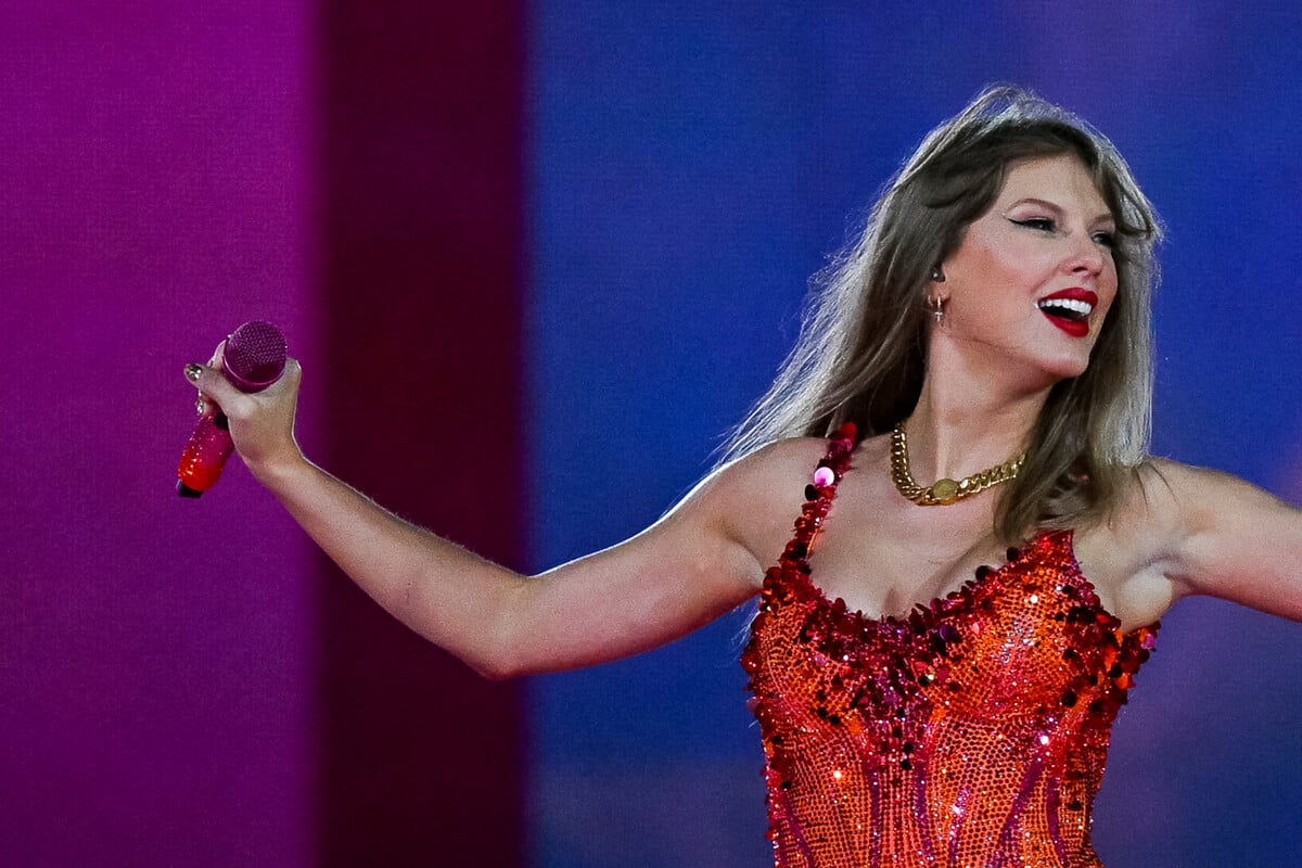 Taylor Swift sparks fan frenzy as debut and Reputation disappear from ...