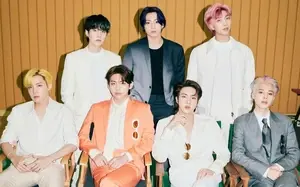 'Tân binh huyền thoại' Wanna One tái hợp sau 7 năm tan rã