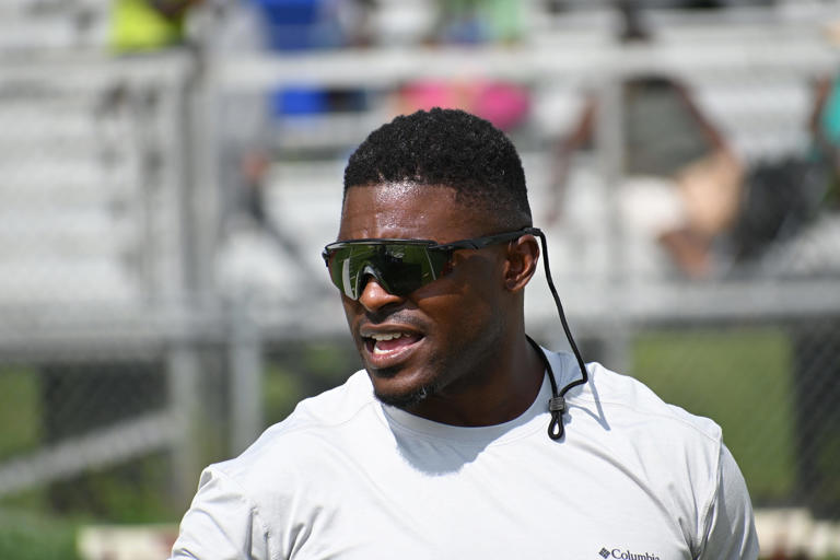 Florida State officially promotes Ernie Sims to linebackers coach