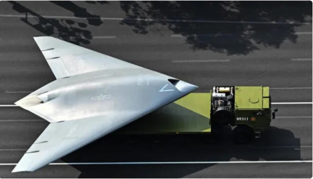 076部署新無人戰鬥機成「航母」!專家：打造「雙子型聯合作戰系統」