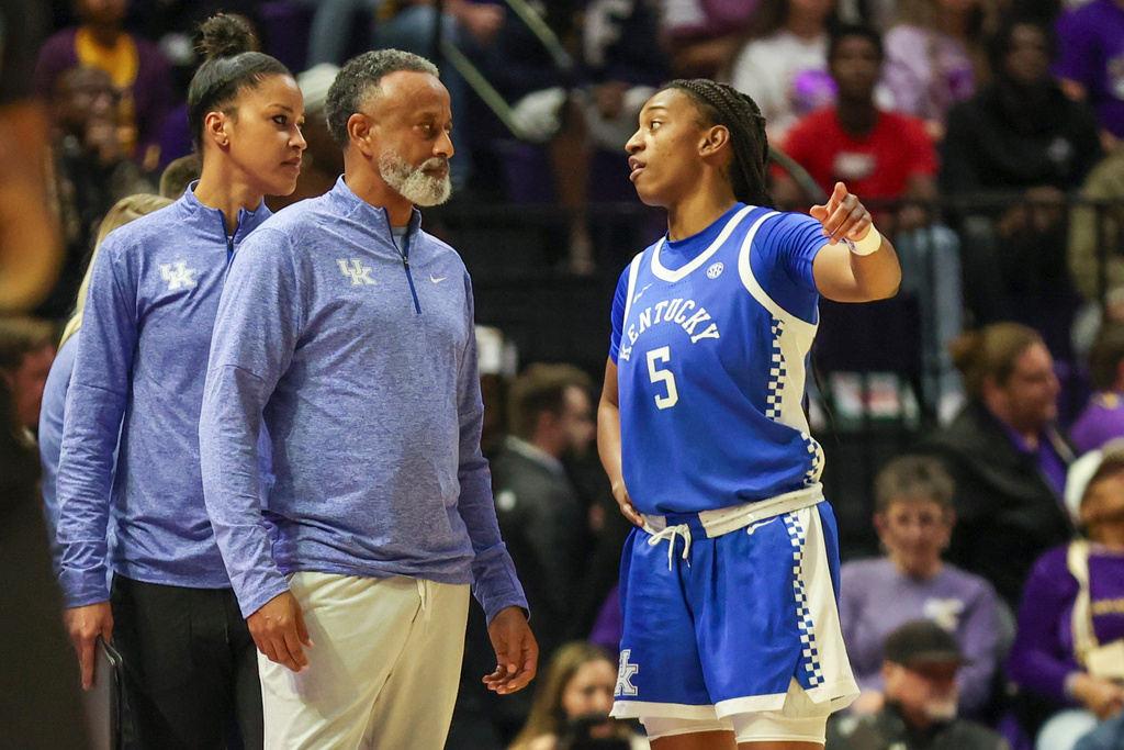 Morgan's last-second 3-pointer lifts No. 11 Kentucky over No. 5 LSU 80 ...