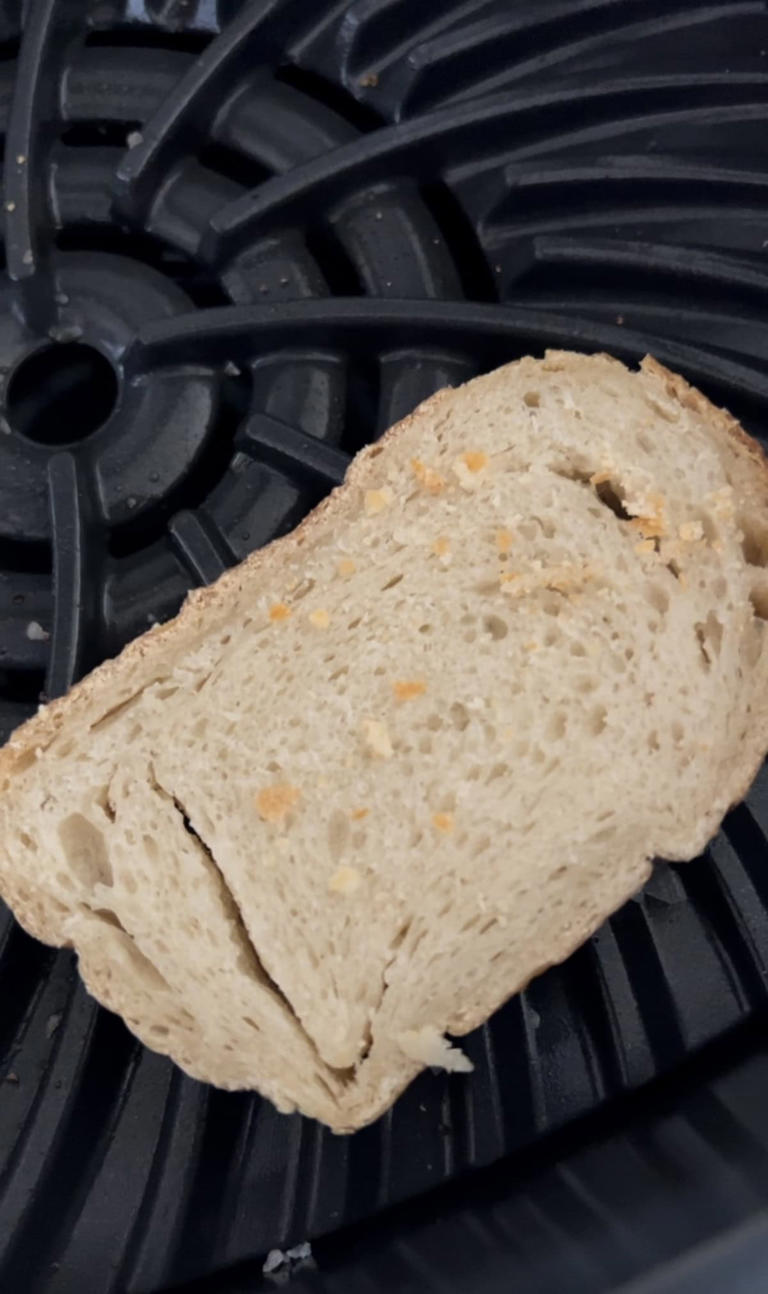 Warm goat cheese salad (salade de chèvre chaud)