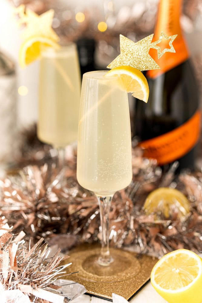 Easy champagne fizz cocktail