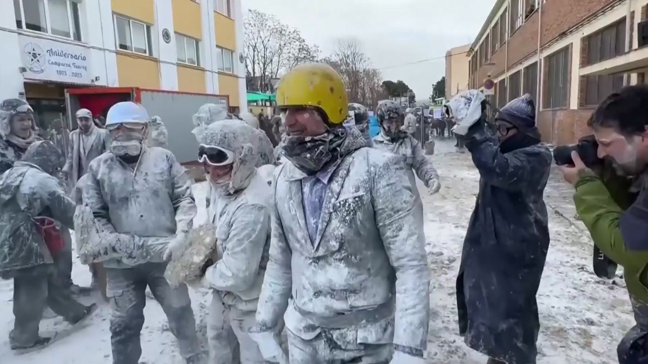 [나우쇼츠] 전쟁터? 시위현장? "스페인 밀가루 싸움 축제" / YTN