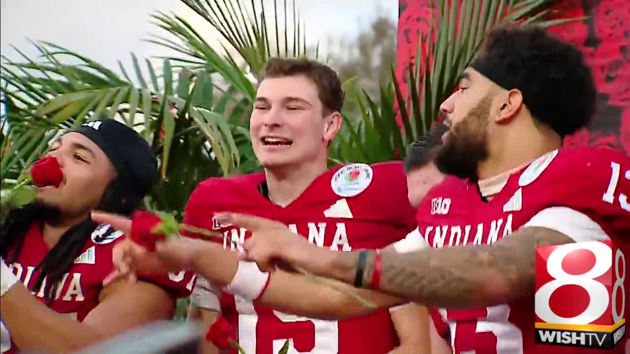 IU football team sings fight song after winning Rose Bowl