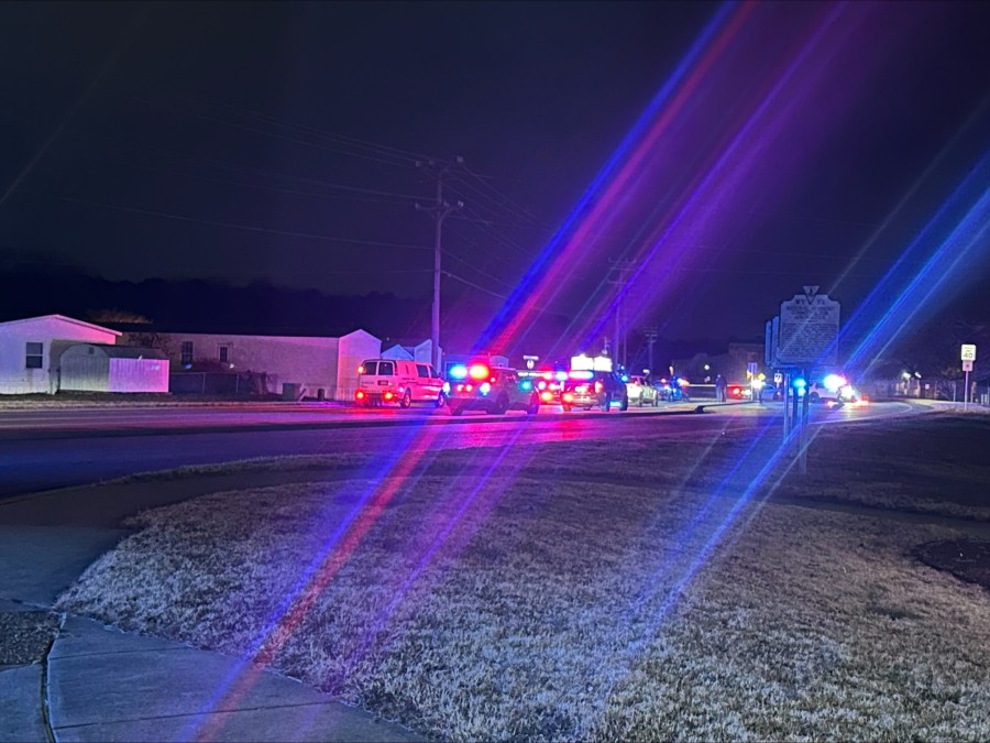 Hampton police: 1 killed, 3 injured in multi-vehicle crash