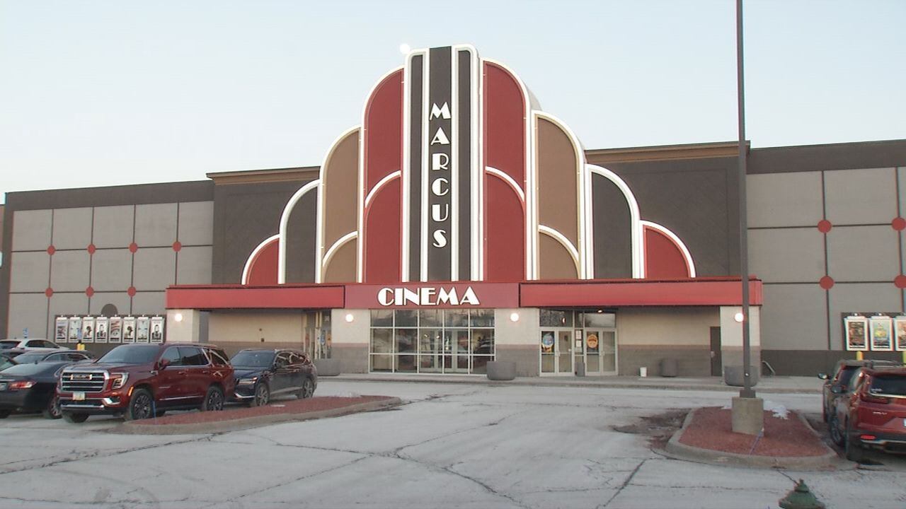 Fans pack Cedar Rapids movie theater to see the end of long-running TV show