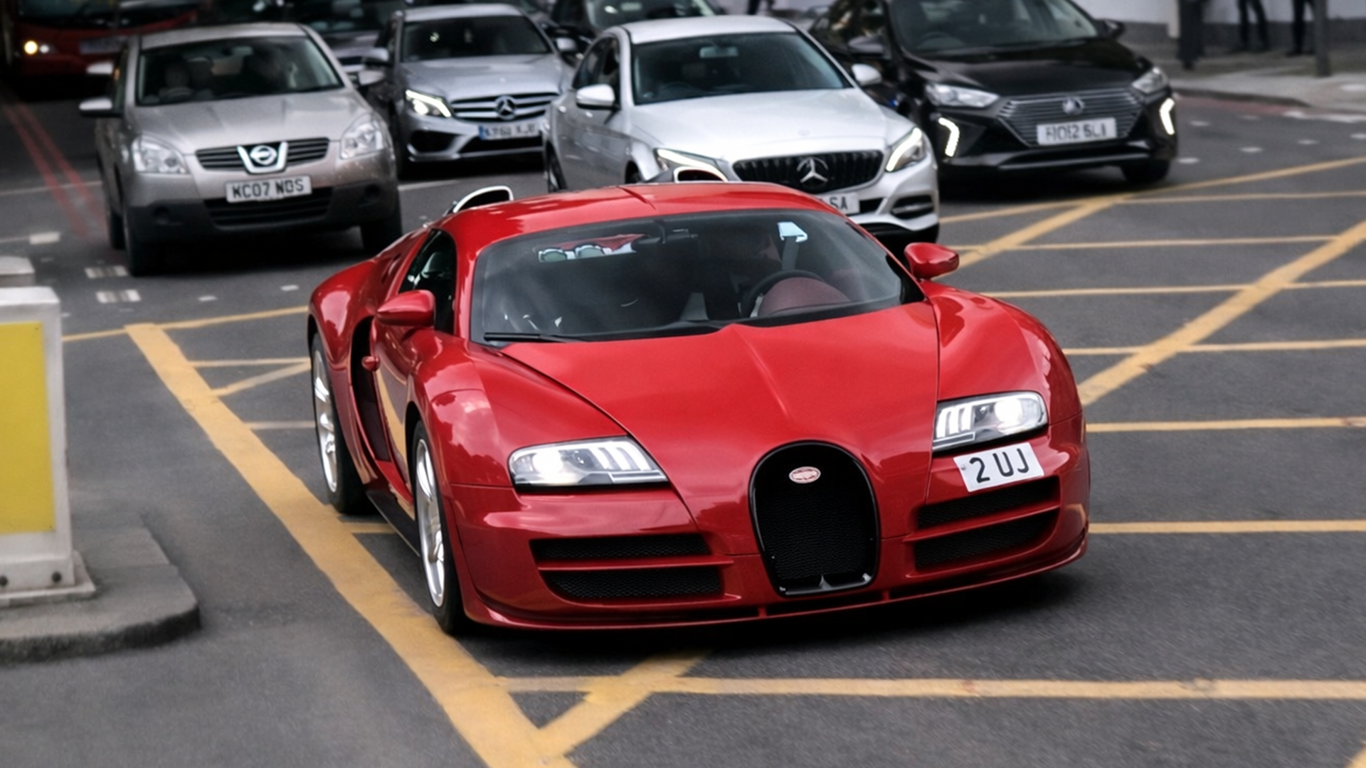 $2 million Bugatti Veyron seen in central London