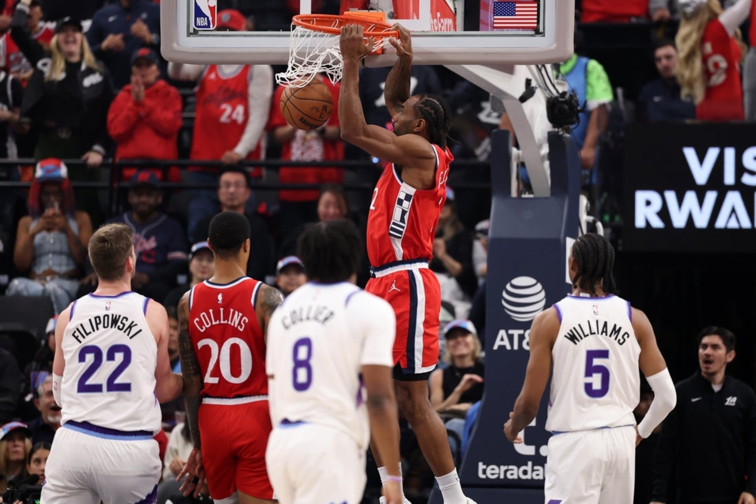Kawhi Leonard pours in 45 as streaking Clippers dump Jazz