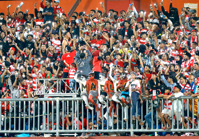 K-Conk Mania kecewa berat! Bawa-bawa nama Bonek, Madura United vs ...