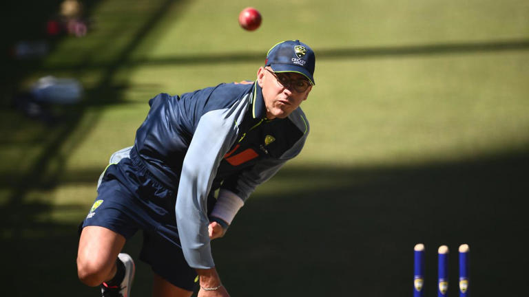 England ready to turn up the pressure on Aussie spinner