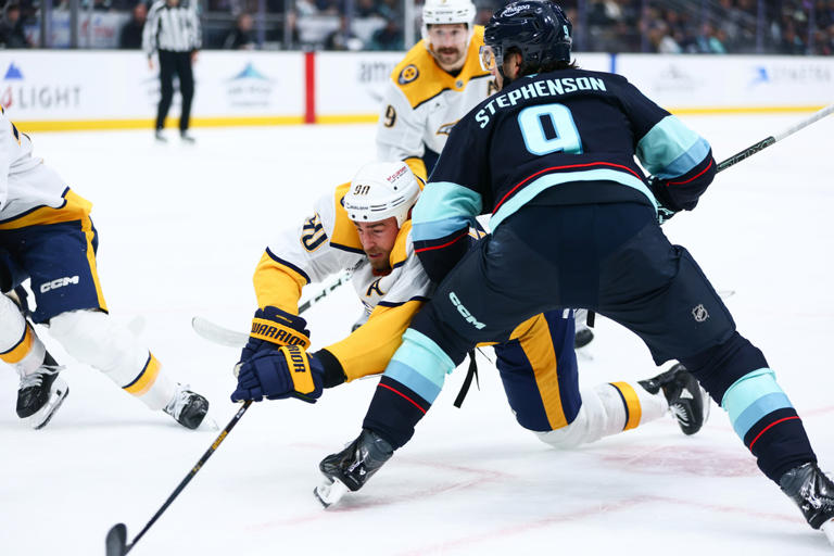 Beniers scores twice in Kraken's 4-1 win over Predators