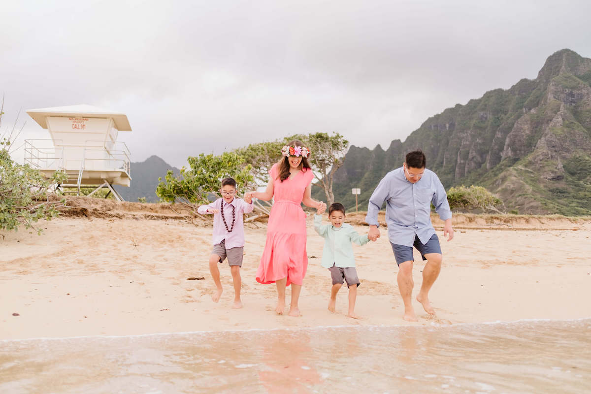 How to get magazine-worthy Oahu family photos without schlepping camera ...